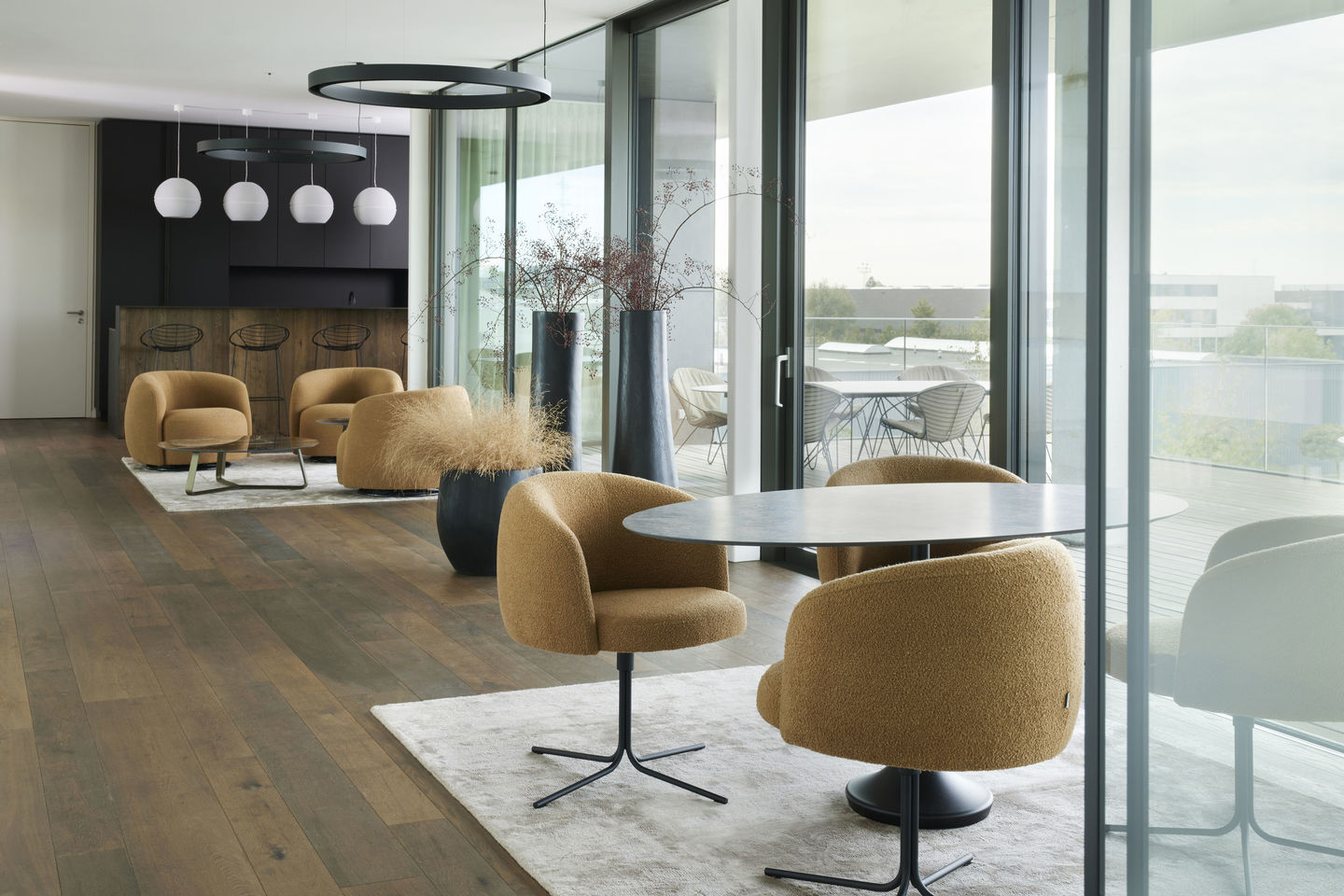 Tafel Central ovaal | Weyne Meubelen - Slaapcomfort Zarren